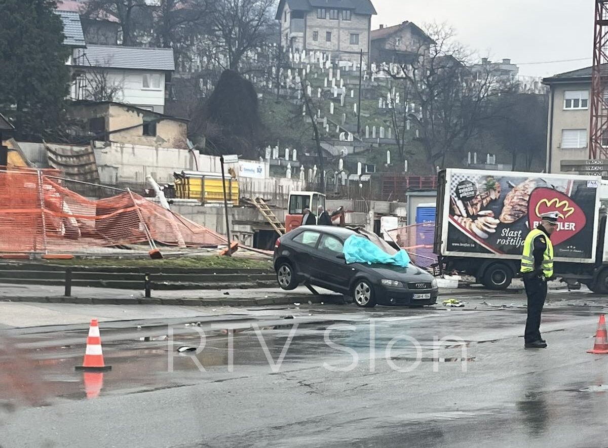 Tuzla: U saobraćajnoj nezgodi smrtno stradala ženska osoba